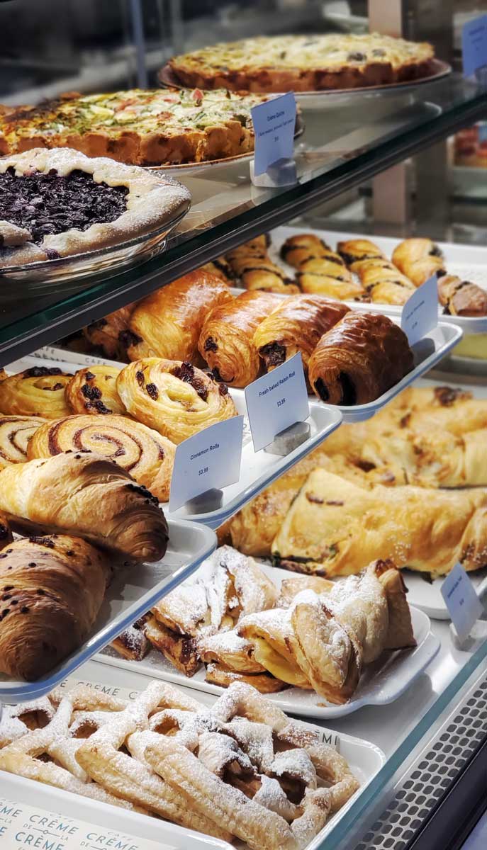 Pastries and Deserts in Naples, Florida, homemade cakes and desserts